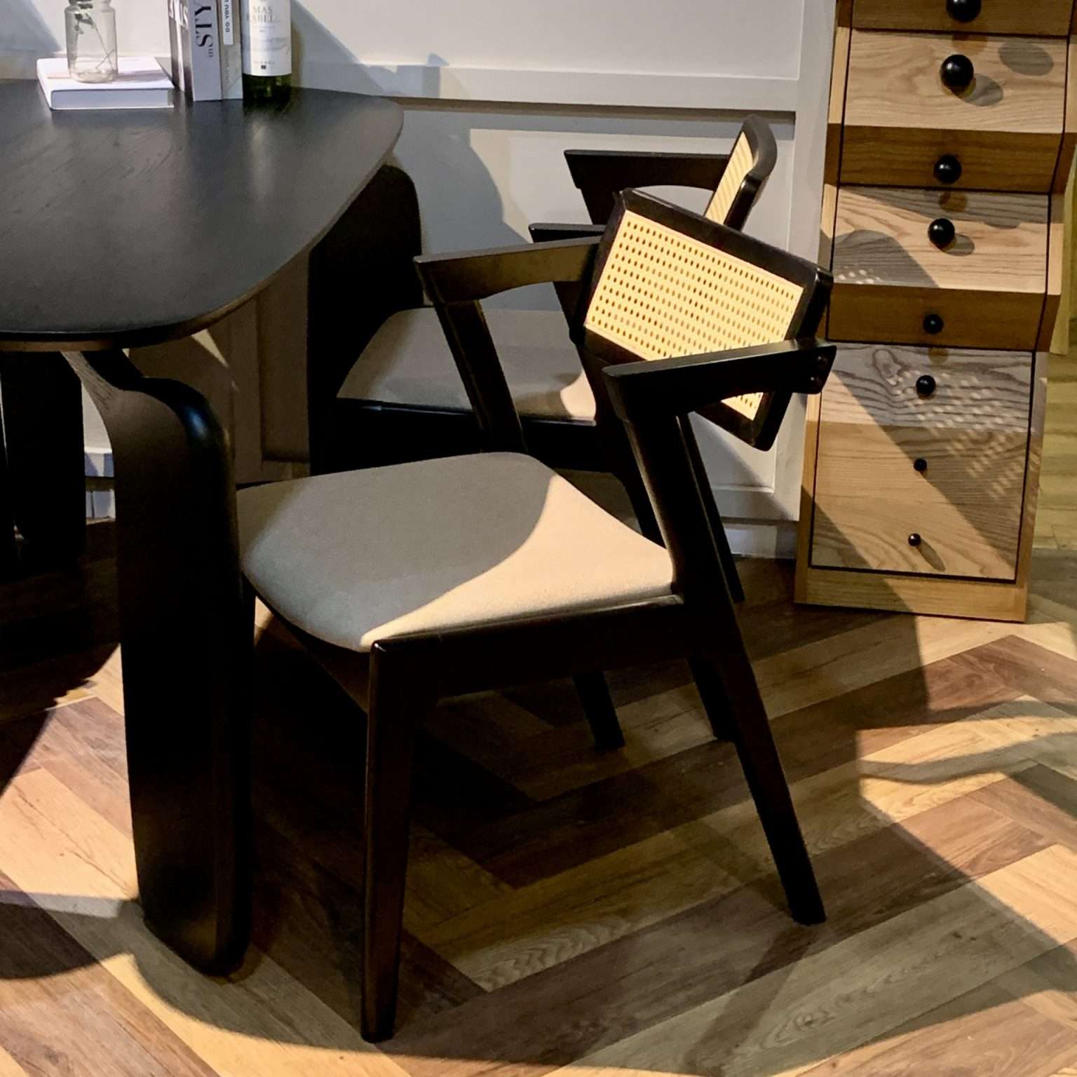 Fiddle Dining Table (Black) | MoreDesign.com